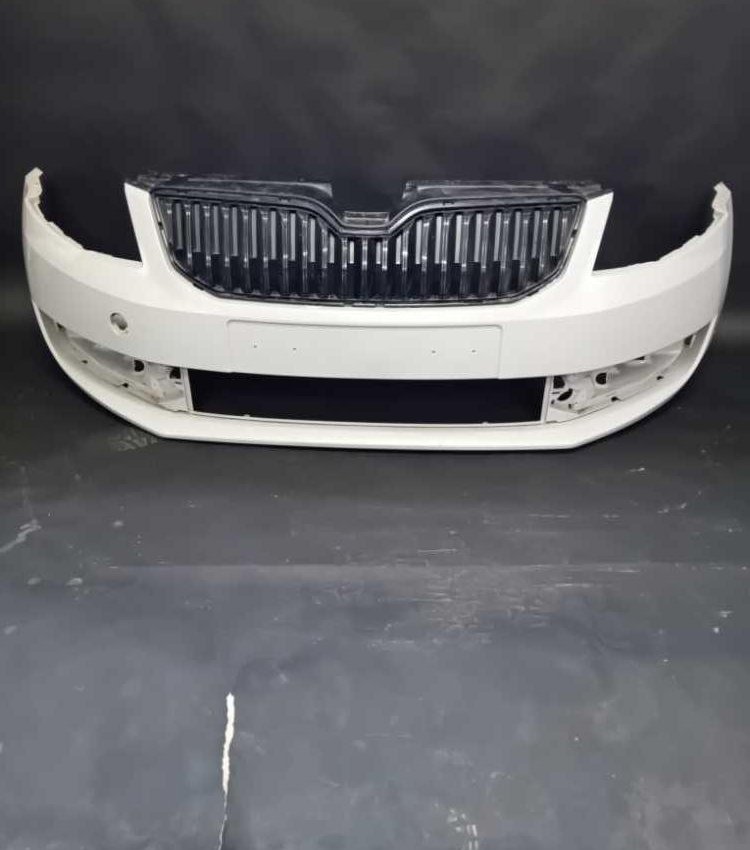 Škoda Octavia 3 5E0 předfacelift / nárazník přední s maskou a vyztuhami ...