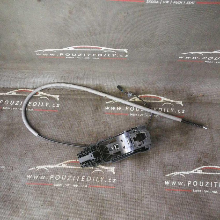 Držák kliky dveří levý zadní / Seat Alhambra 7N / Volkswagen Sharan 7N